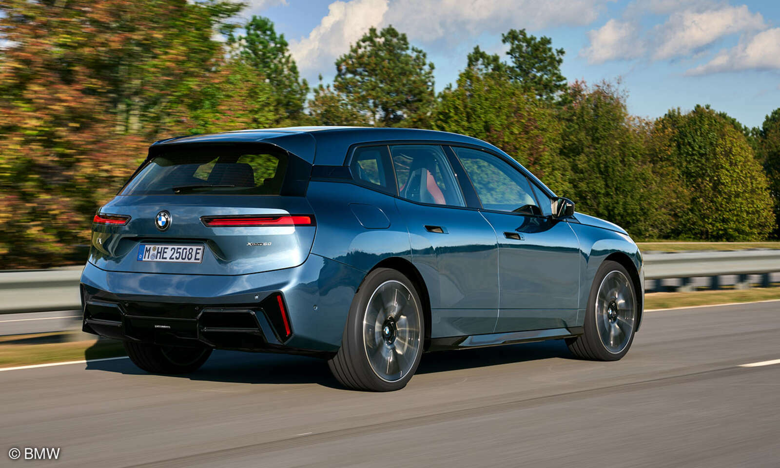 BMW iX: Neues 2025er Modell mit mehr Leistung, Reichweite und neuem Design - connect