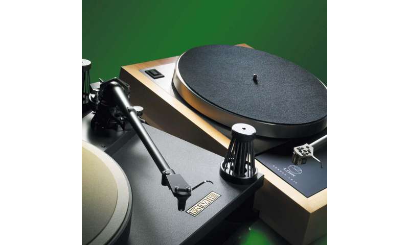 Zwei High-End-Plattenspieler - connect