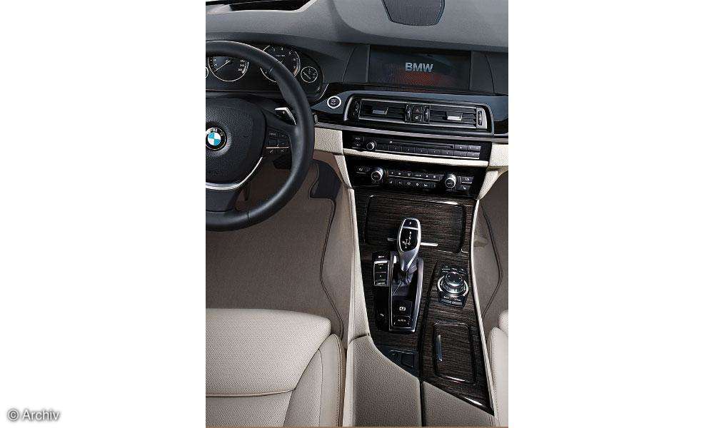 World Wide Car - Internet im Auto - connect